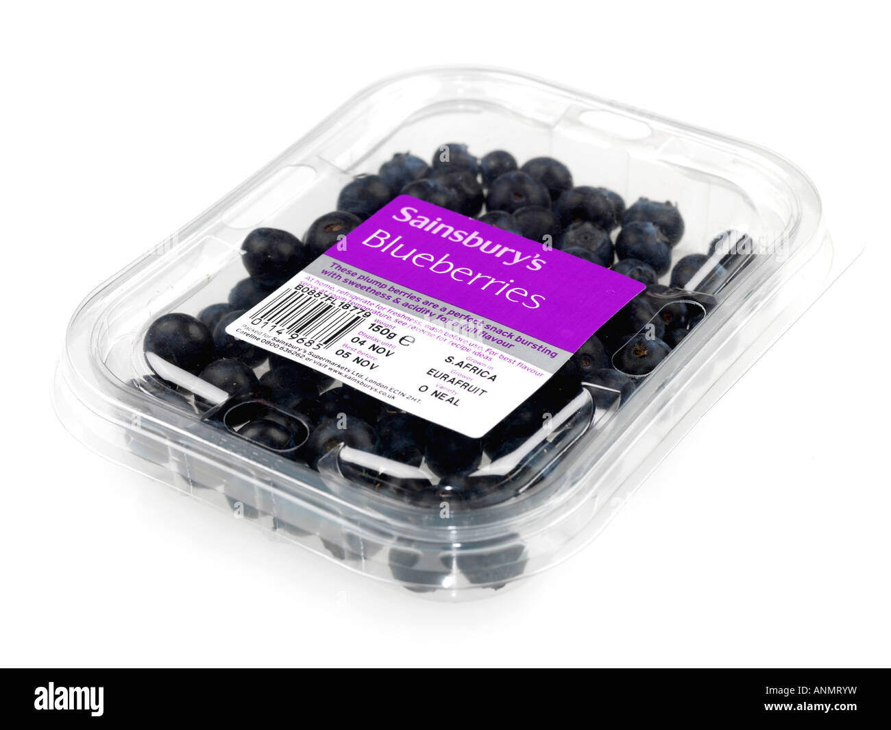 Packet box of fresh blueberries fruit hi-res stock photography and ...