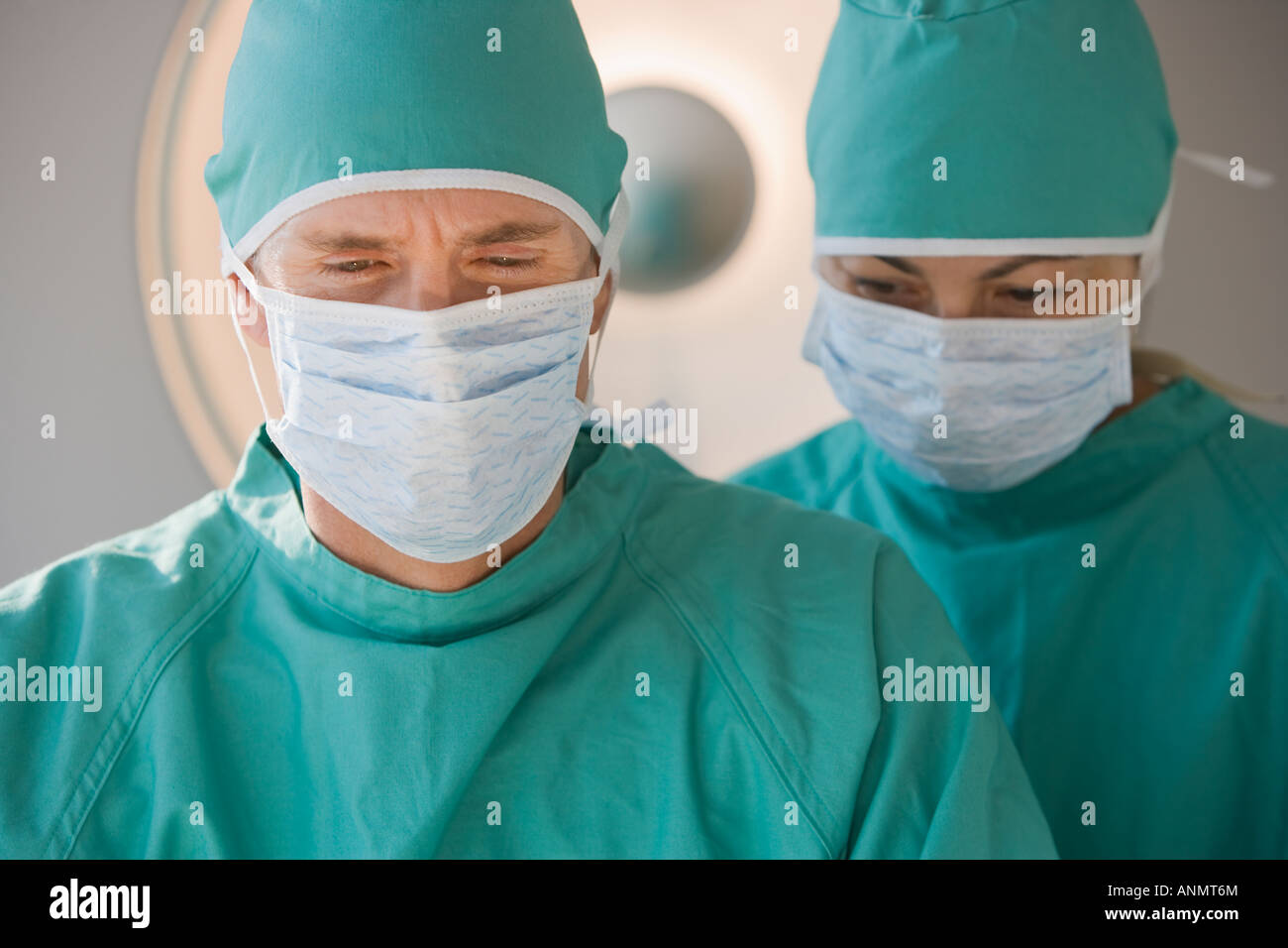Surgical masks hi-res stock photography and images - Alamy
