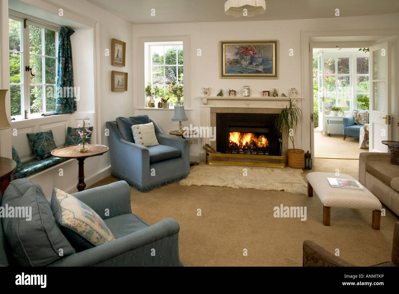 Traditional style living room interior Stock Photo - Alamy
