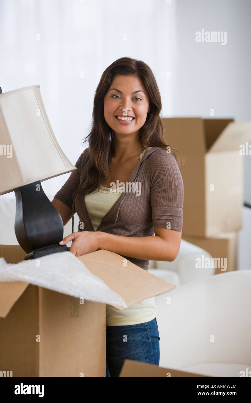 Hispanic woman packing moving box Stock Photo - Alamy