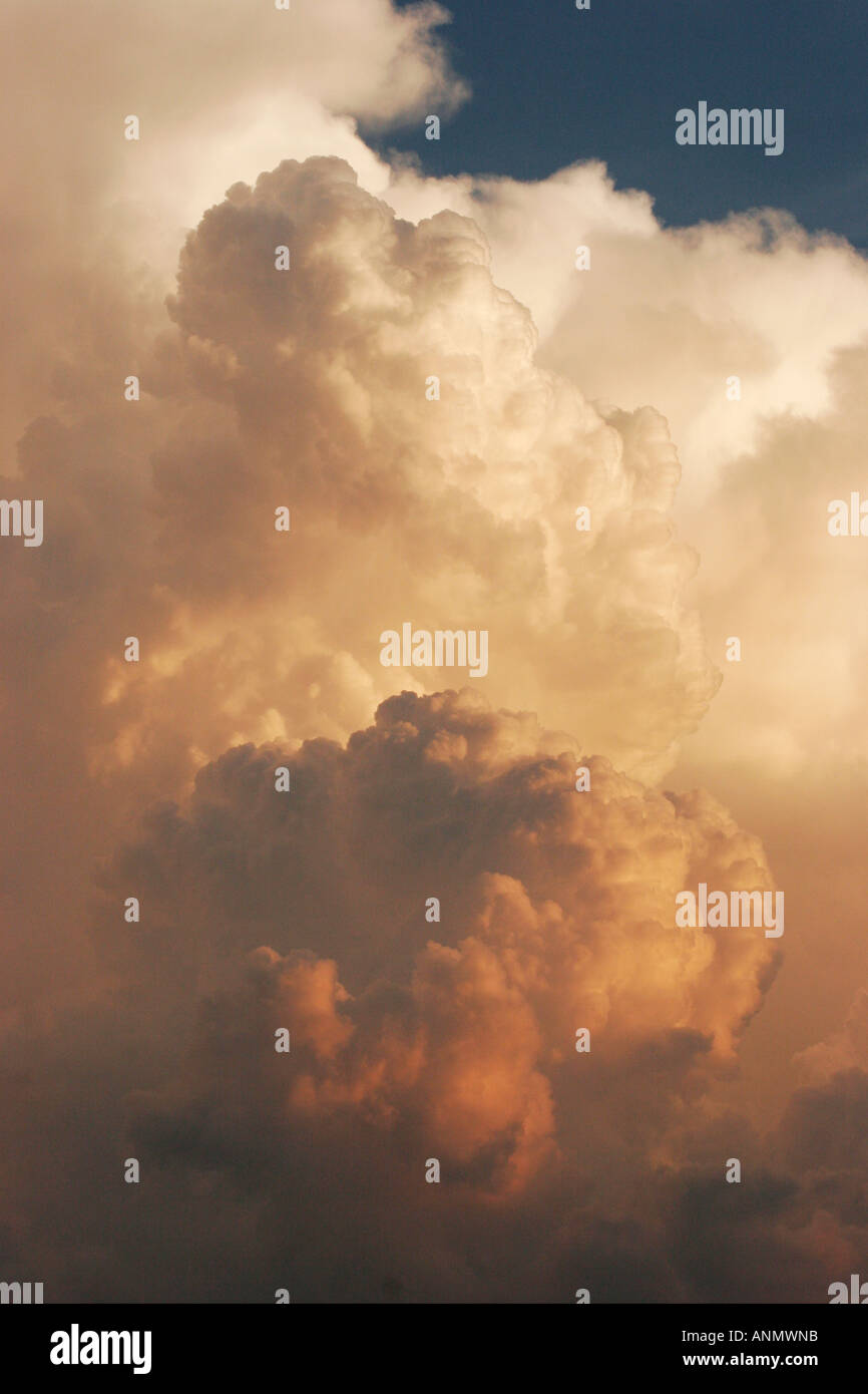 Sky with cumulo nimbus cloud formation hi-res stock photography and ...