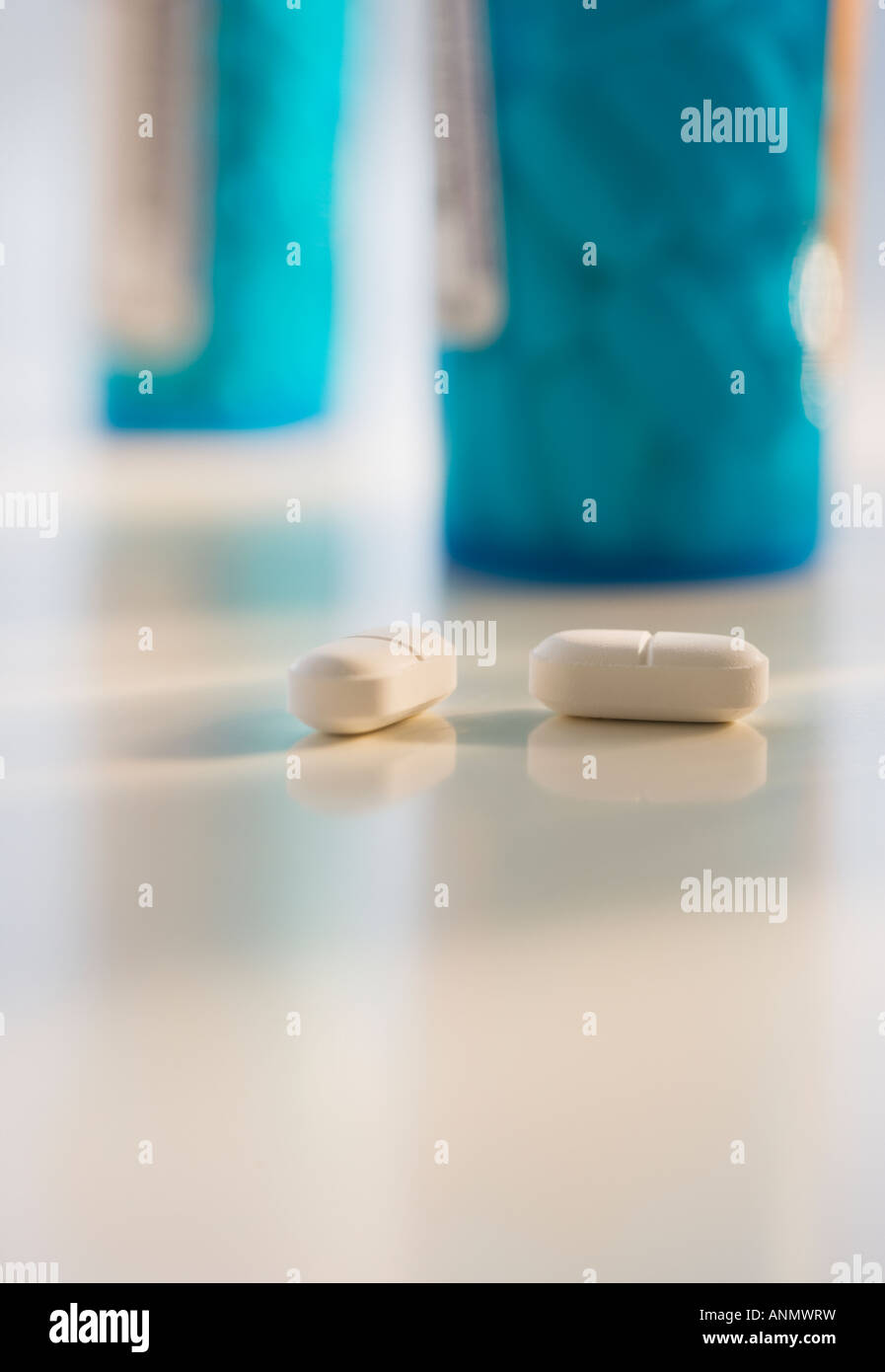 Pills close hi-res stock photography and images - Alamy