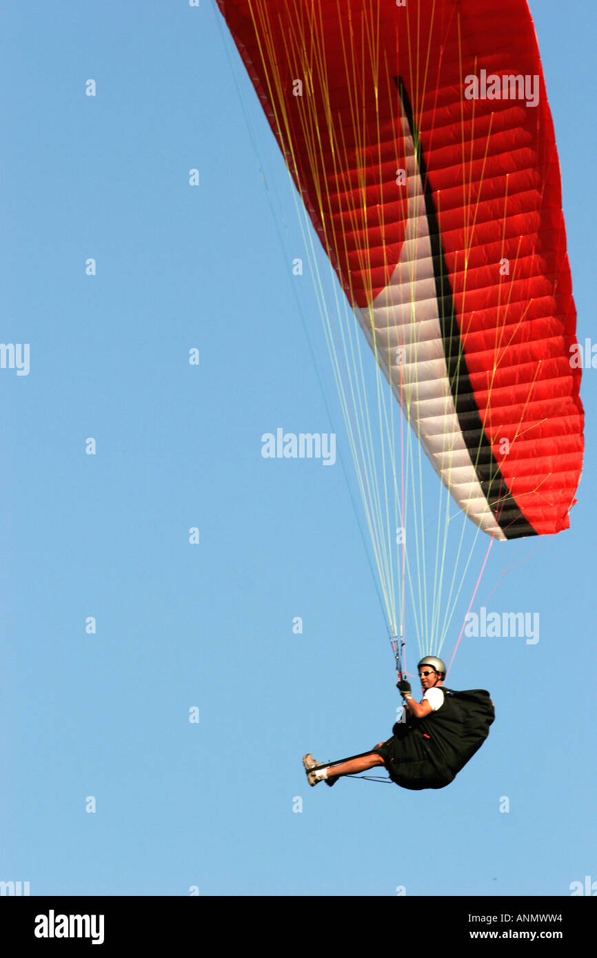 Red and white glider parachute hi-res stock photography and images - Alamy