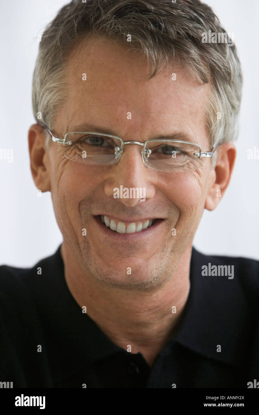 Man wearing eyeglasses Stock Photo - Alamy