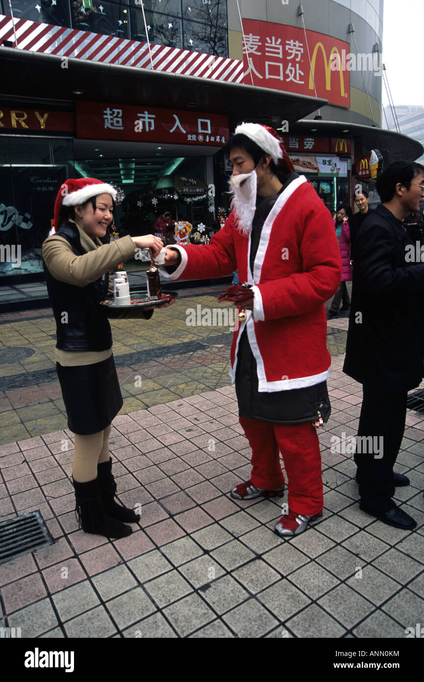 Santa Claus outside Macdonald's,Chengdu,Sichuan,China Stock Photo - Alamy