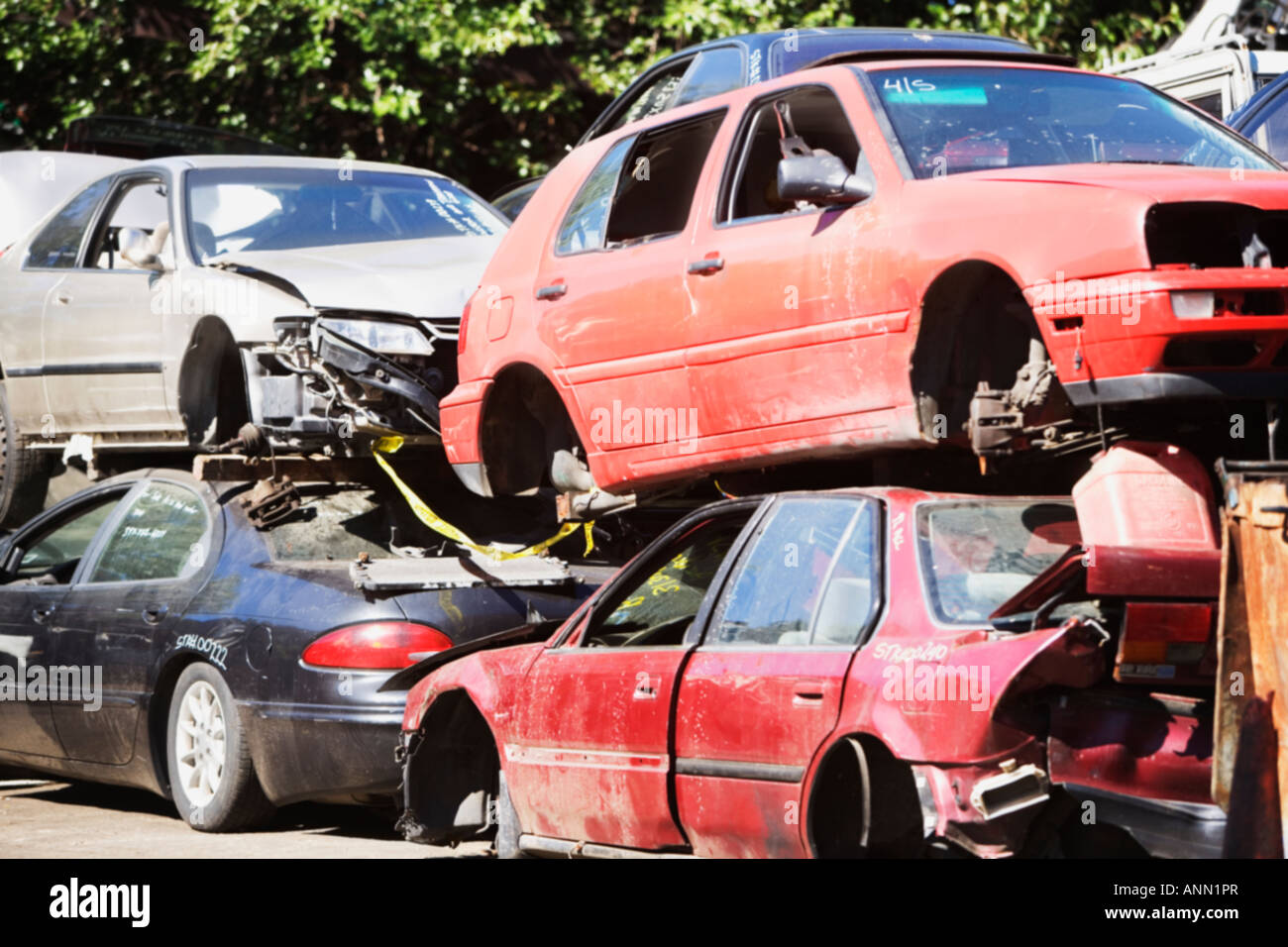 Old abandoned cars rusting hi-res stock photography and images - Alamy
