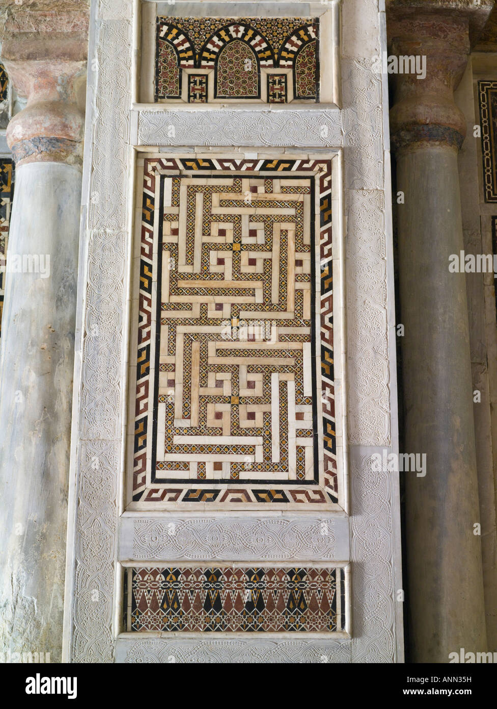 Square kufic calligraphy hi-res stock photography and images - Alamy