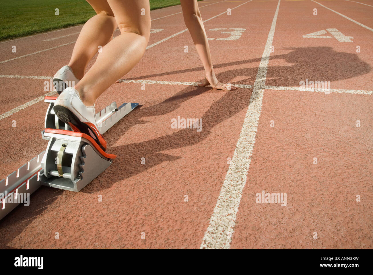 Female runner starting block utah hi-res stock photography and images ...