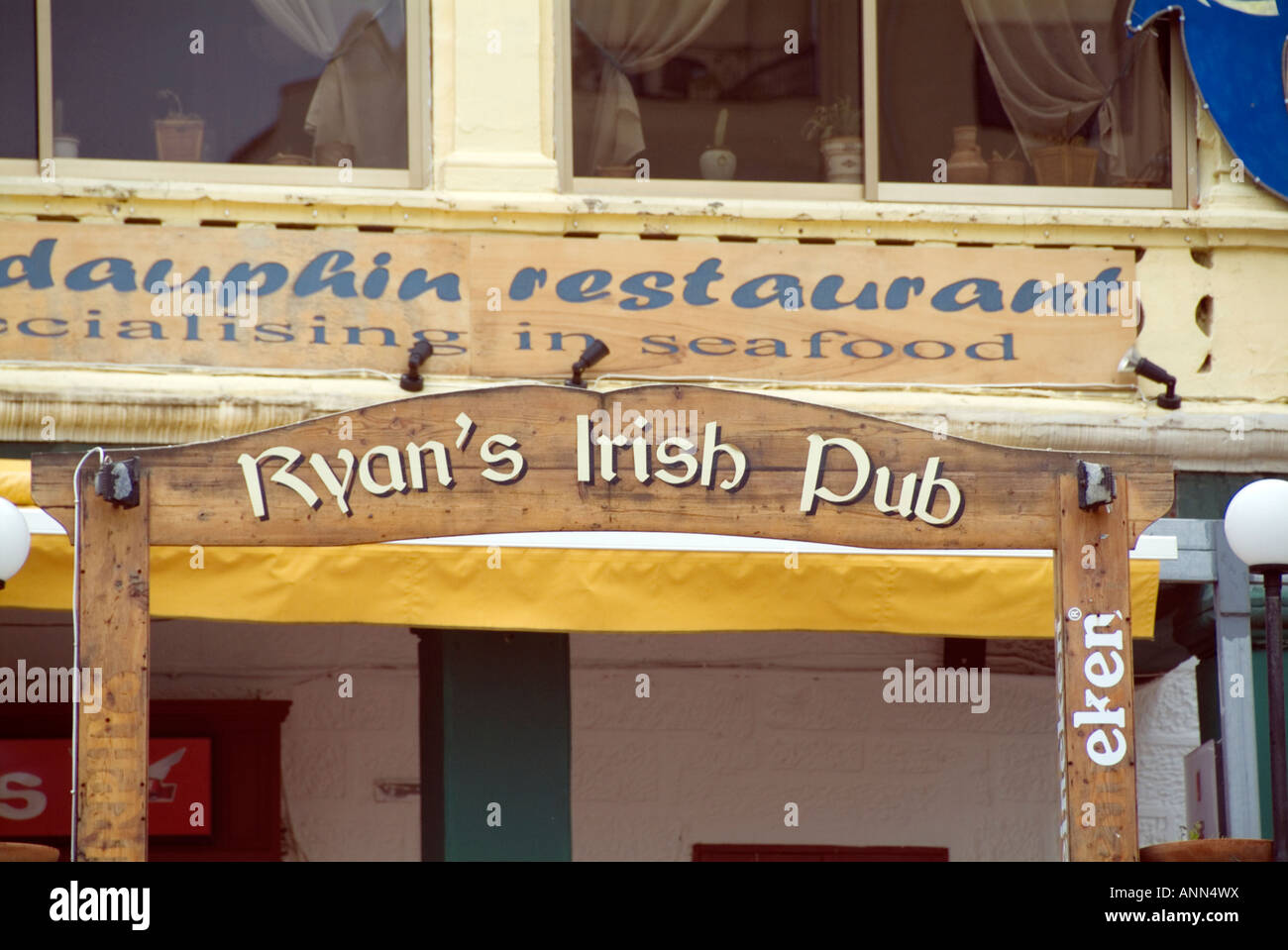 Irish theme pub hi-res stock photography and images - Alamy