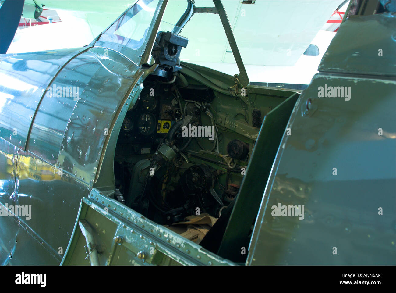 Spitfire cockpit hi-res stock photography and images - Alamy