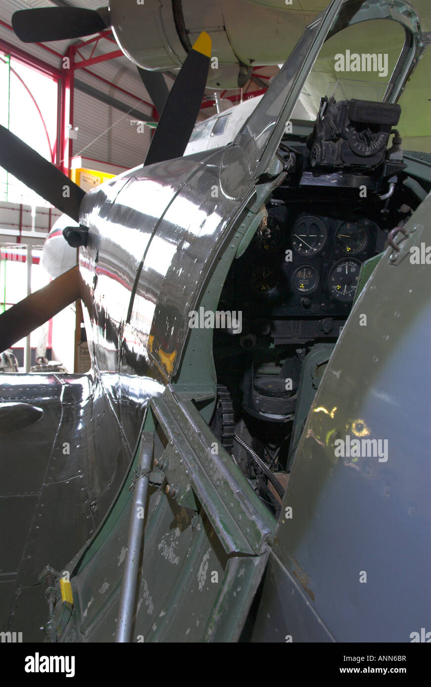 Spitfire cockpit hi-res stock photography and images - Alamy