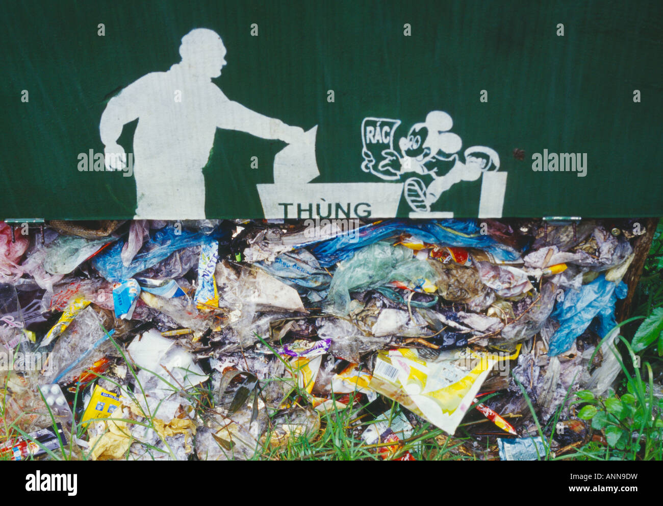 China recycling bin hi-res stock photography and images - Alamy