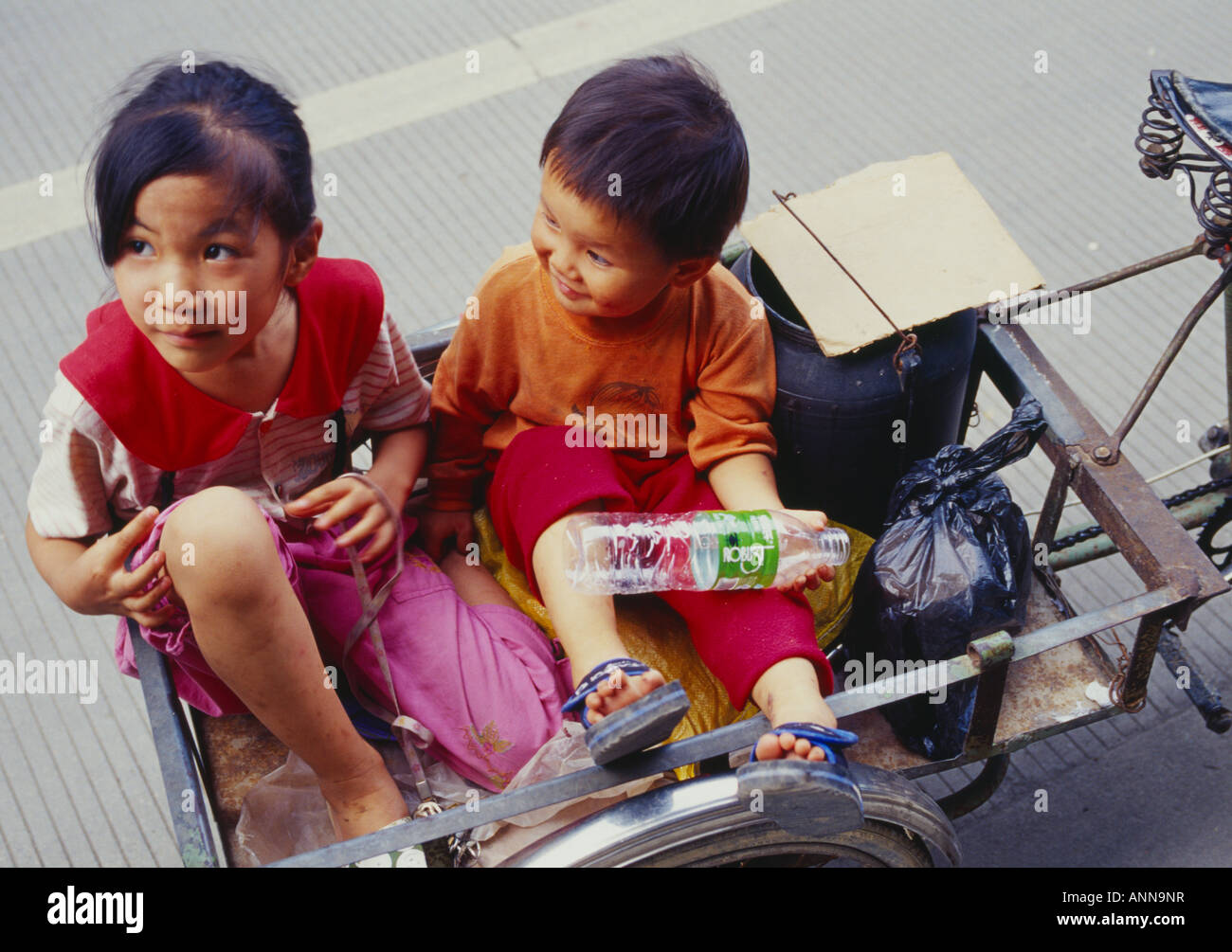 Bike trailer kids hi-res stock photography and images - Alamy