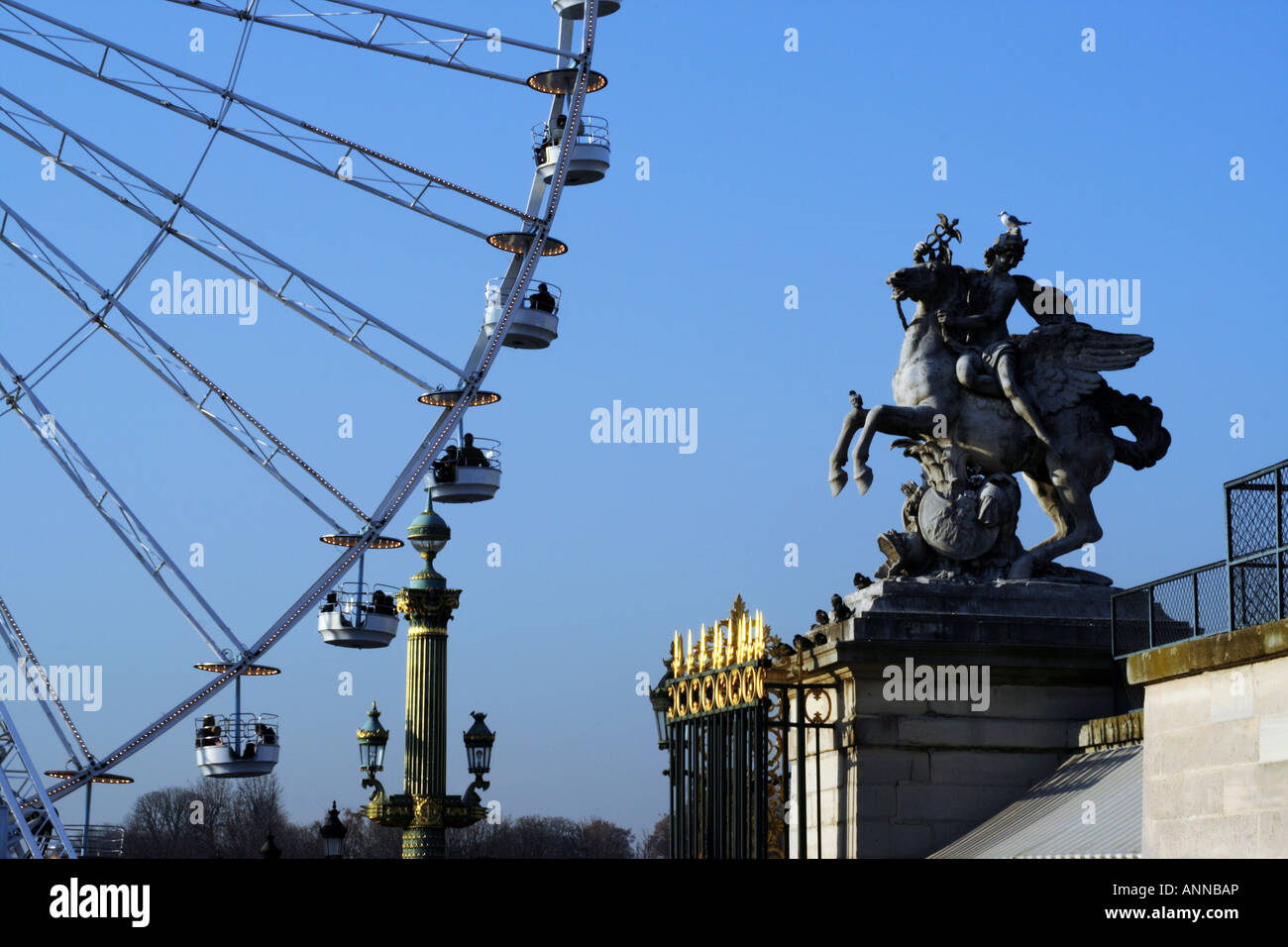Giant Ferris Wheel at the entrance from the Place de la Concorde into ...