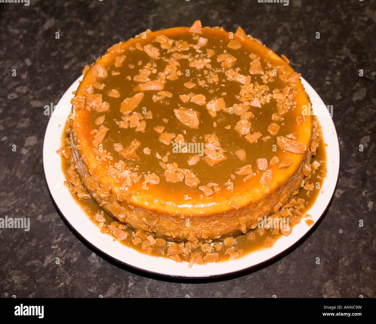Toffee cheesecake hi-res stock photography and images - Alamy