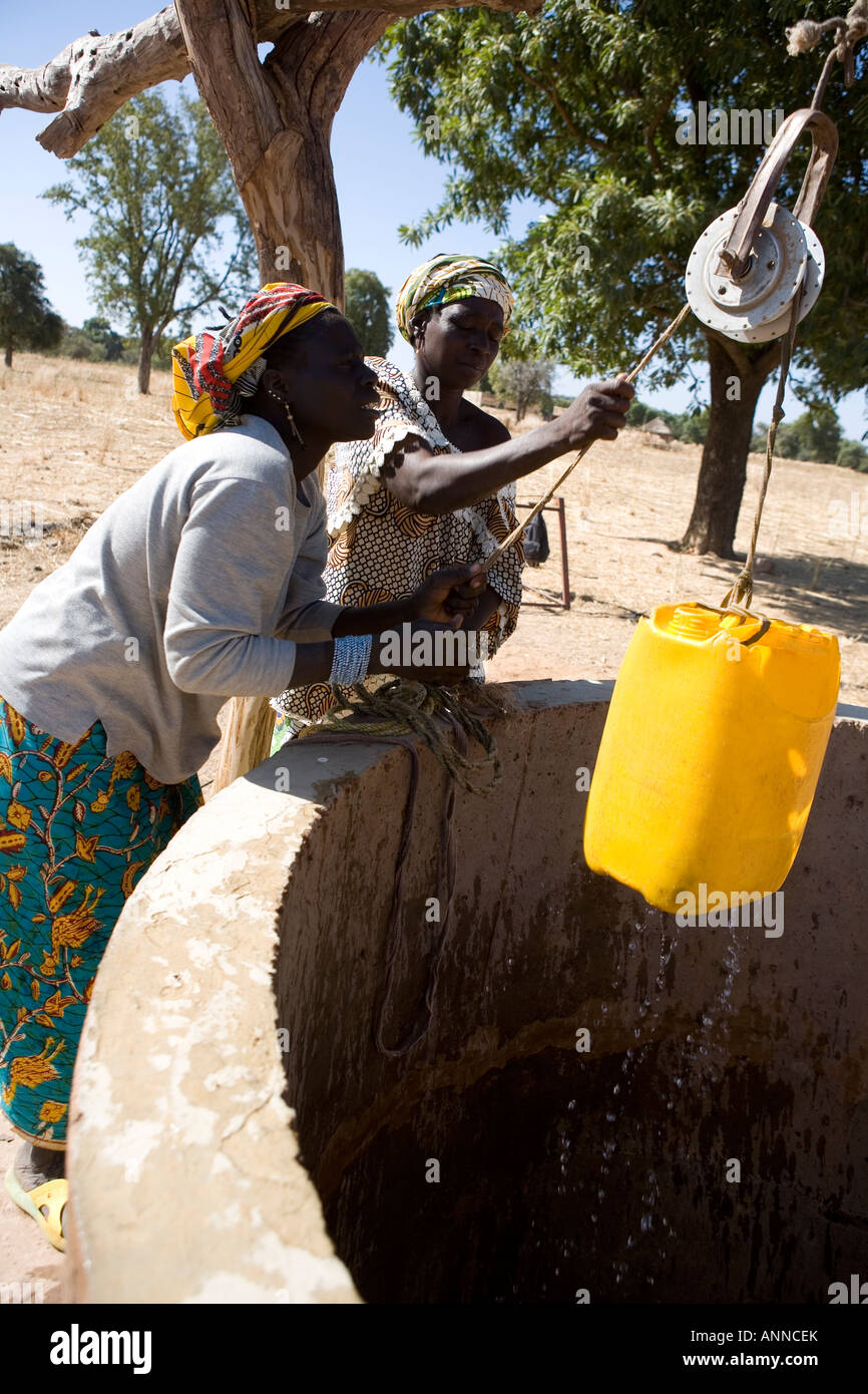 Well built with fairtrade premium in Tofassadaga Mali Stock Photo - Alamy