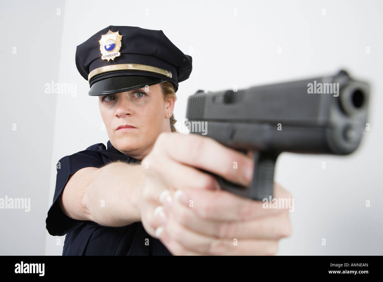 View of a police woman aiming with pisol Stock Photo - Alamy