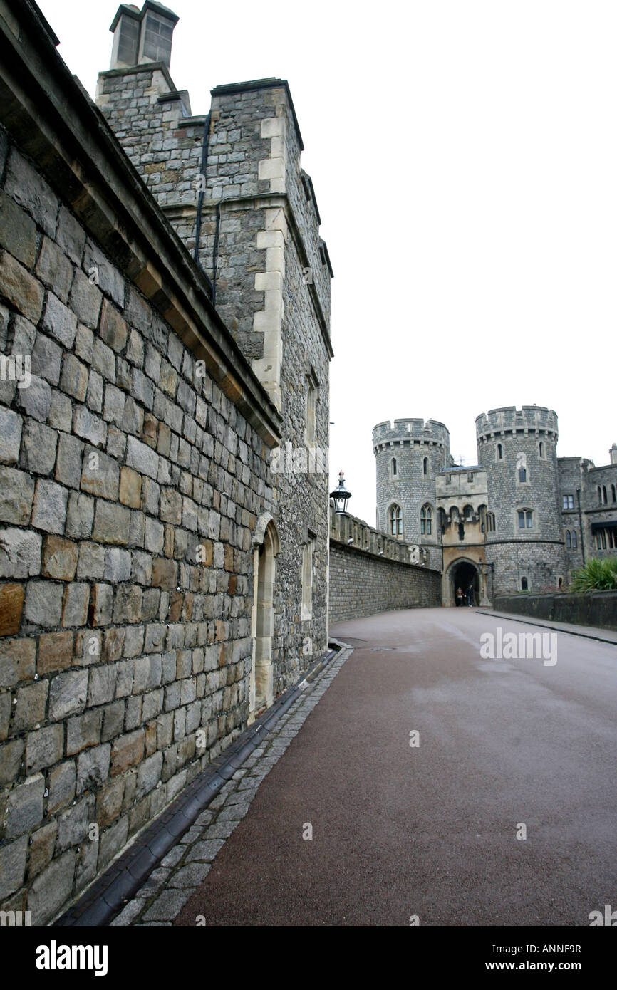 Windsor castle residence majesty hi-res stock photography and images ...