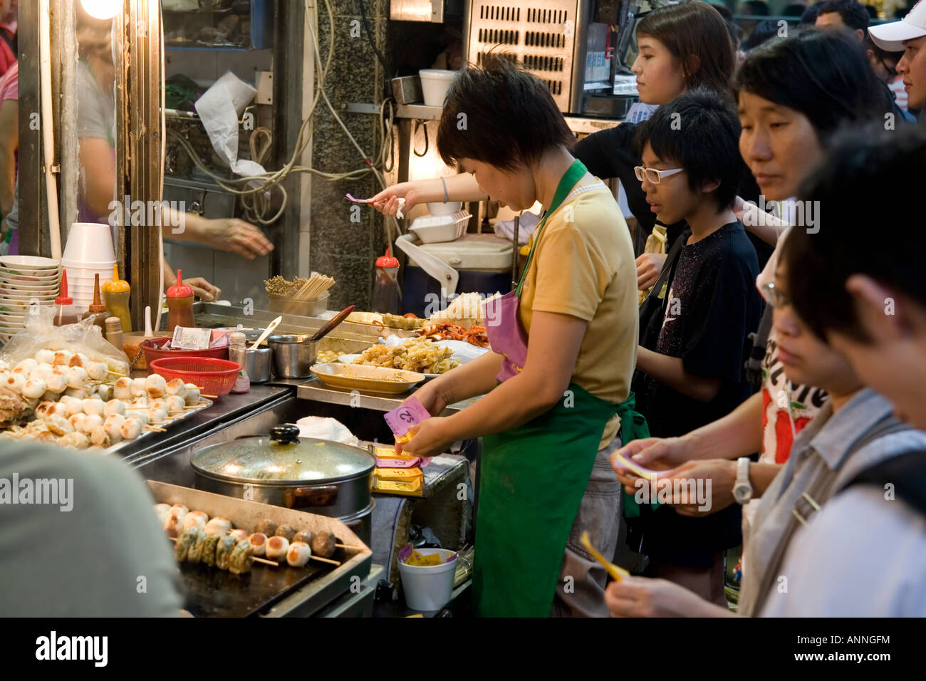 Hong kong food stall hi-res stock photography and images - Alamy