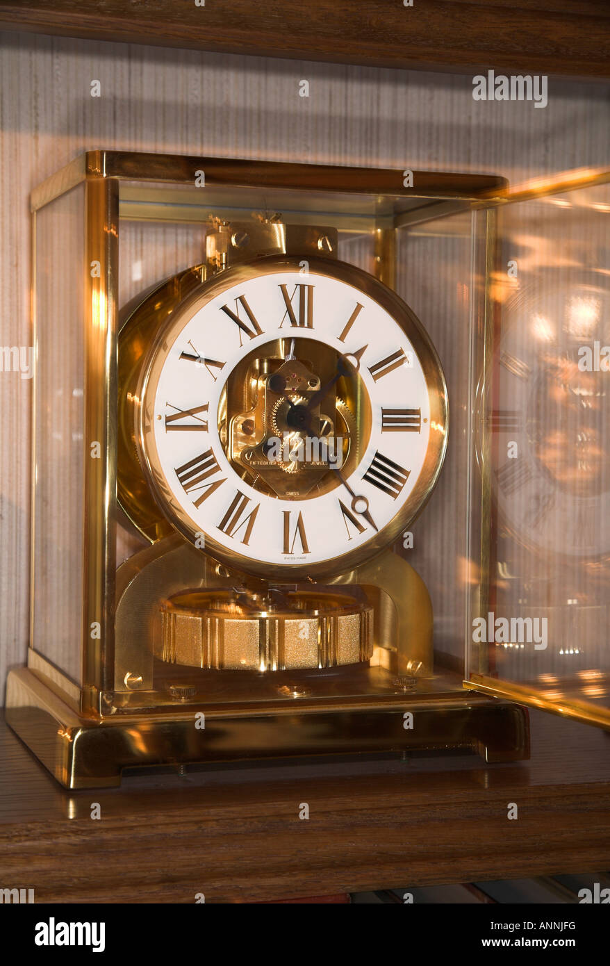 Carriage clock face hi-res stock photography and images - Alamy