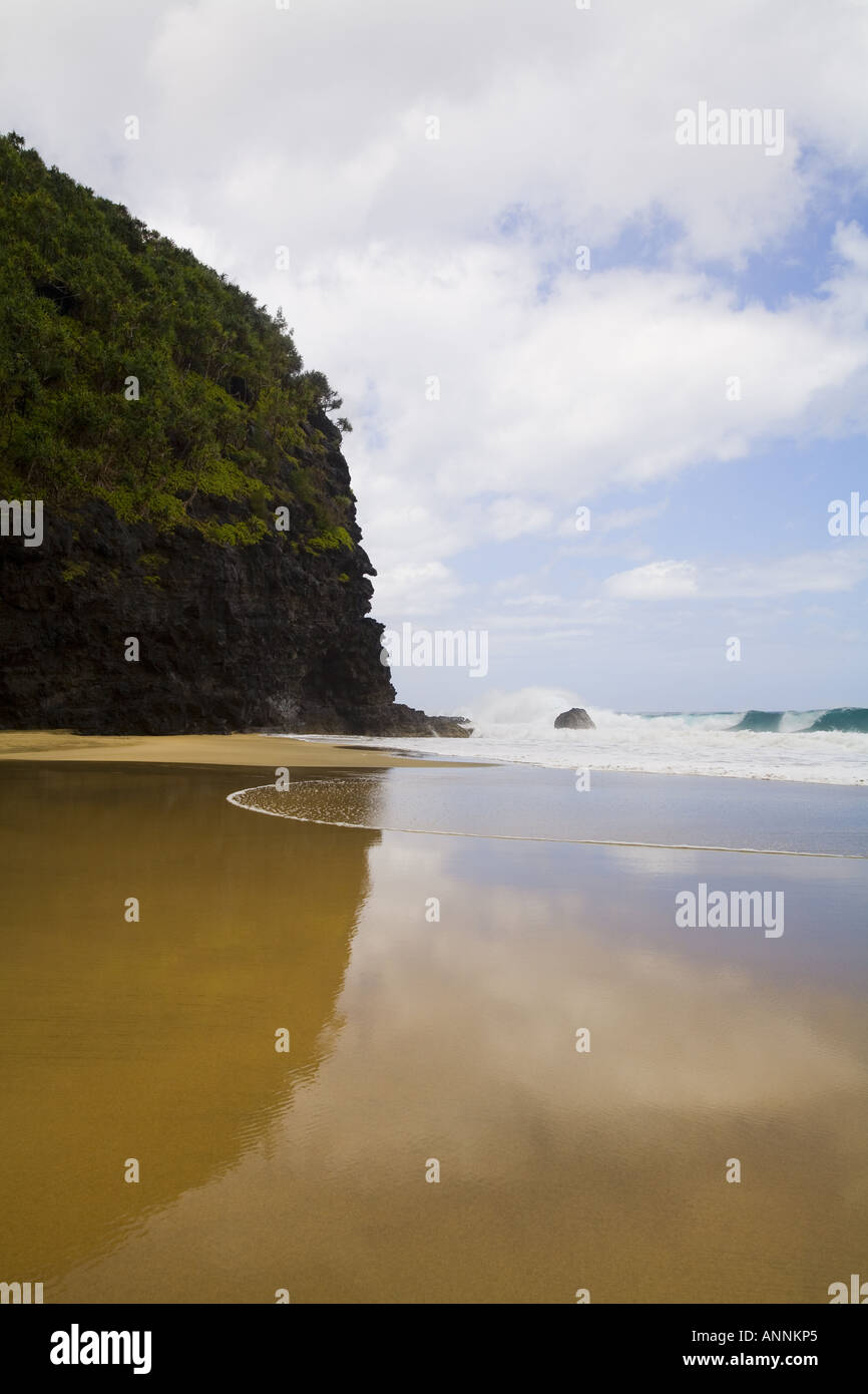Reflection of a rock formation in water Stock Photo - Alamy