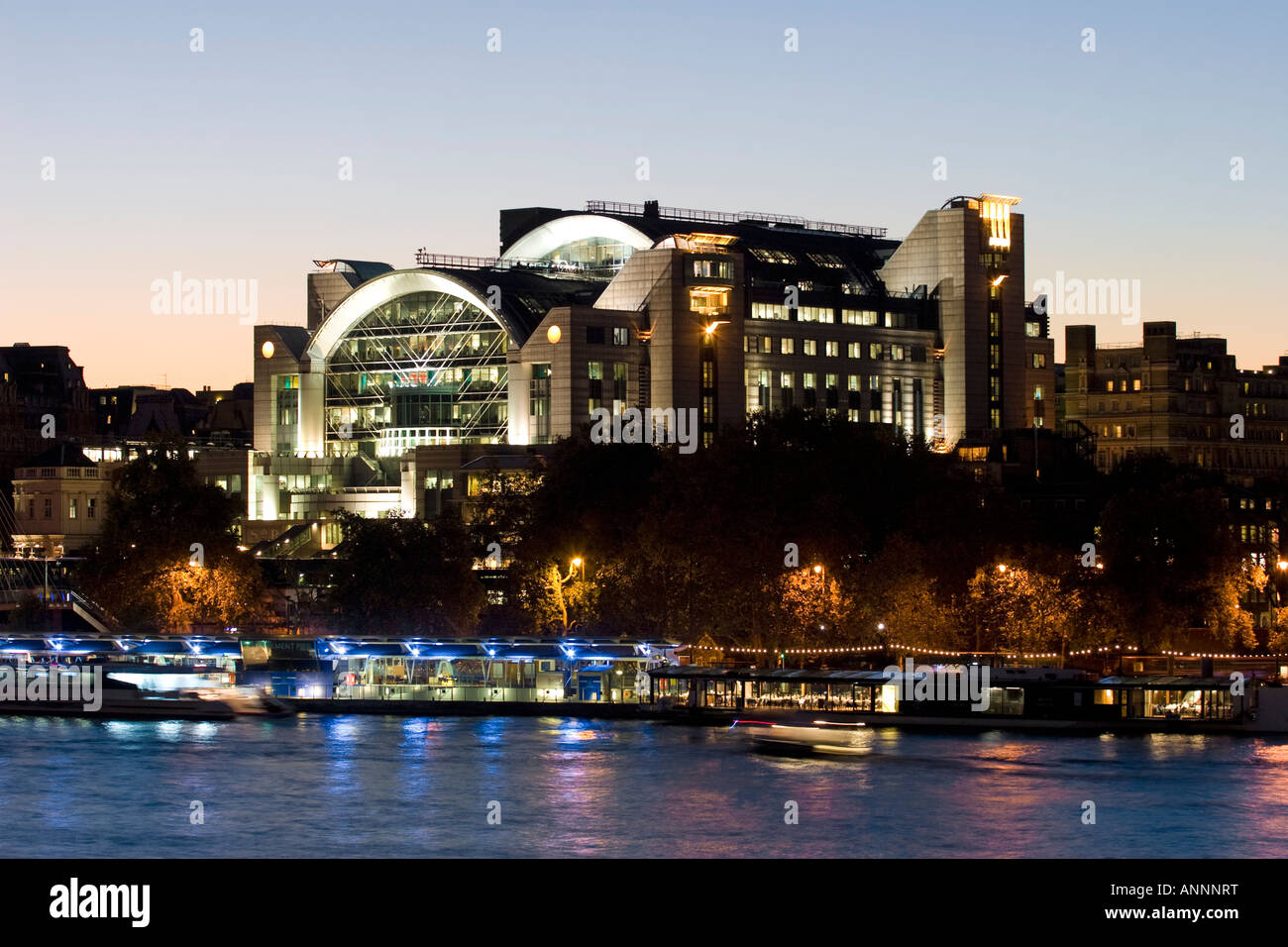 Embankment Place Office Development built over Charing Cross Railway ...