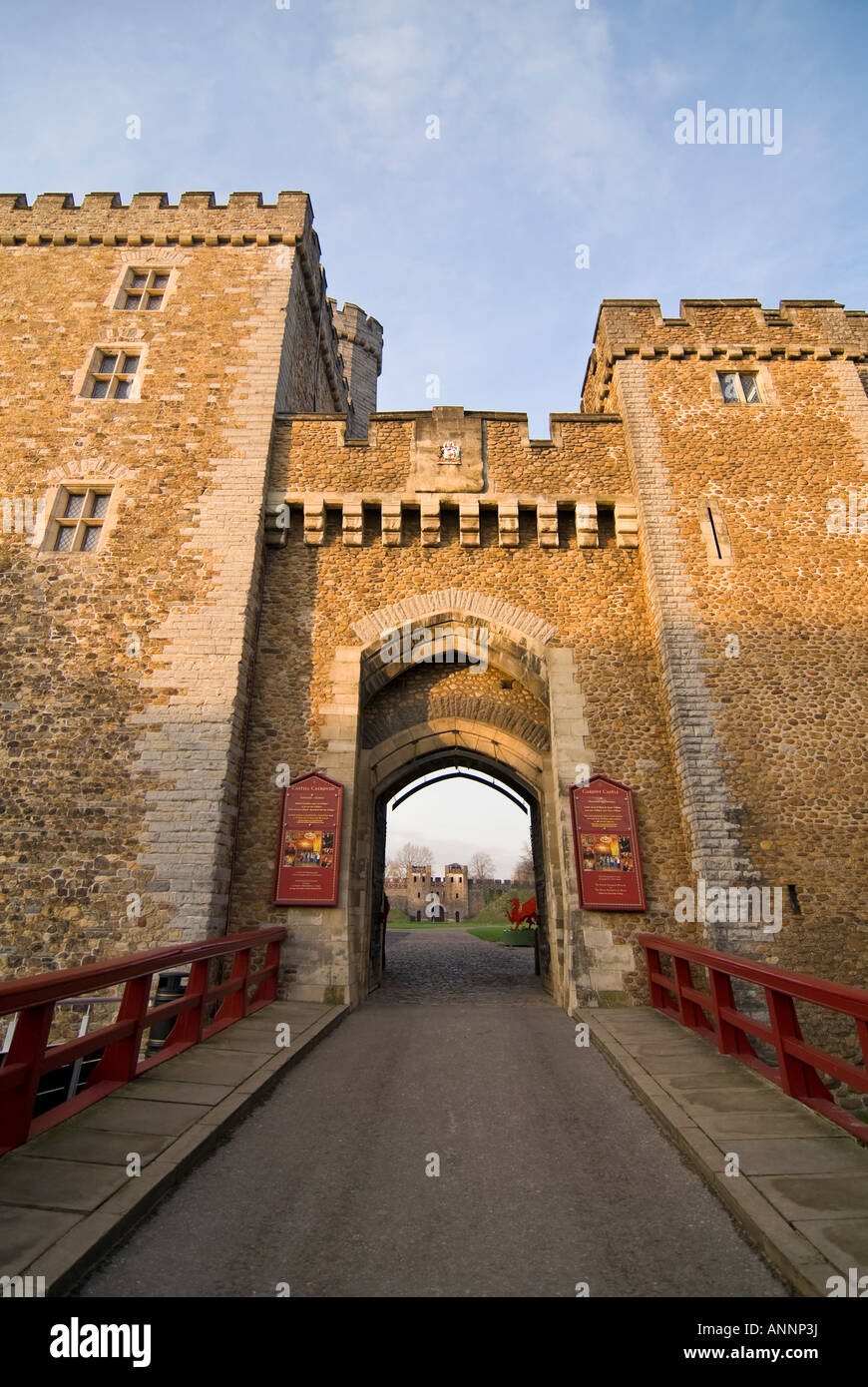 Vertical wide angle of Cardiff Castle's impressive gateway [Castell ...