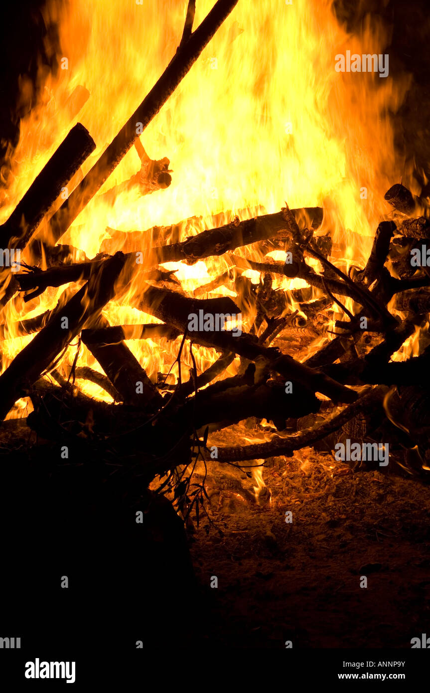 Close up of a bonfire Stock Photo - Alamy
