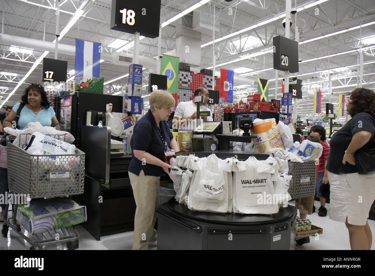 Walmart checkout hi-res stock photography and images - Alamy