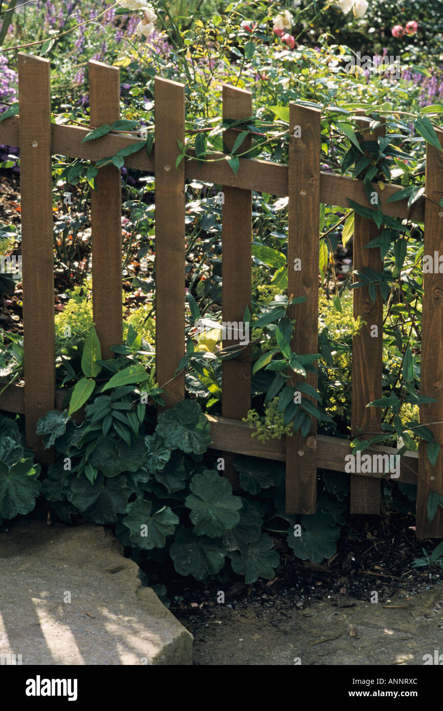 Vertical garden fence hi-res stock photography and images - Alamy