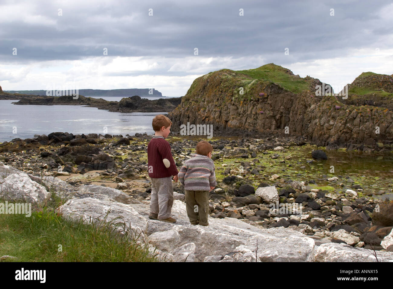 Rock pools children uk hi-res stock photography and images - Alamy