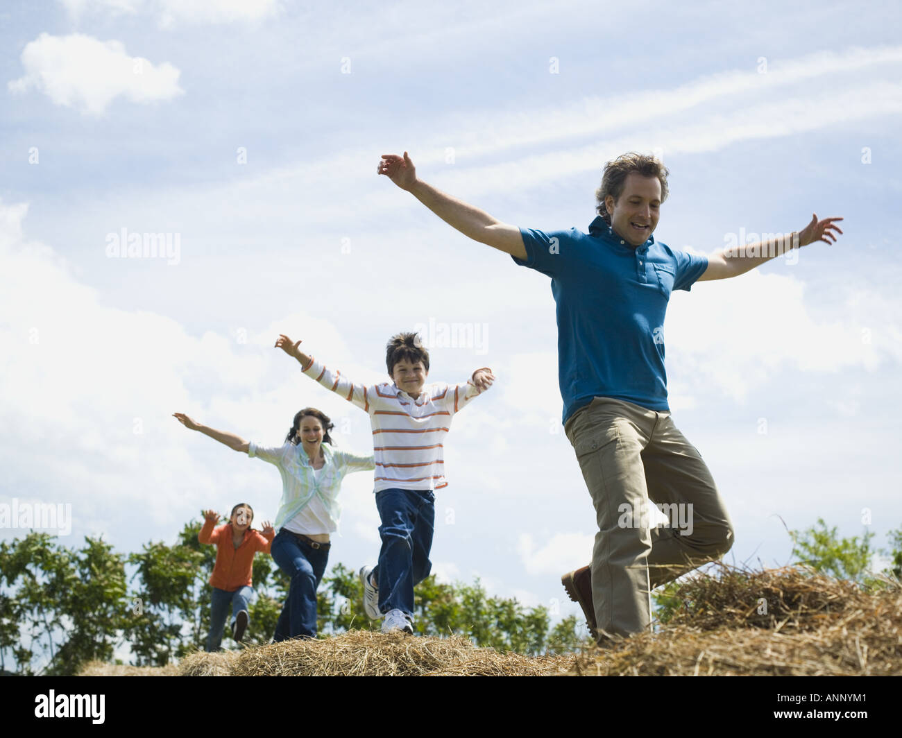 Children playing in hay bale hi-res stock photography and images - Alamy