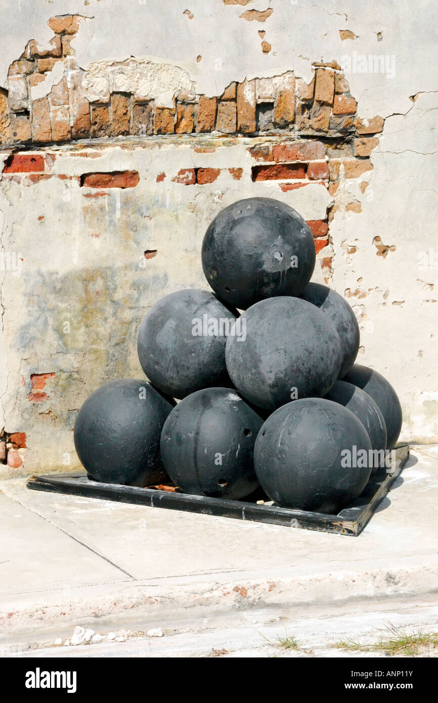 Old iron cannon balls hi-res stock photography and images - Alamy