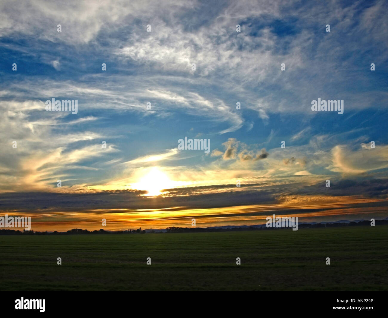 The sun sinking in the sky on a beautiful fall evening Stock Photo - Alamy