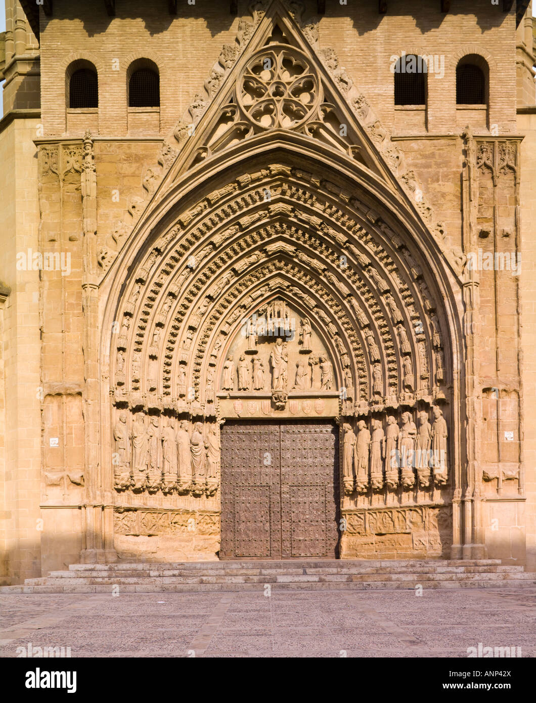 west door, Huesca Cathedral (Catedral de la Transfiguración del Señor ...