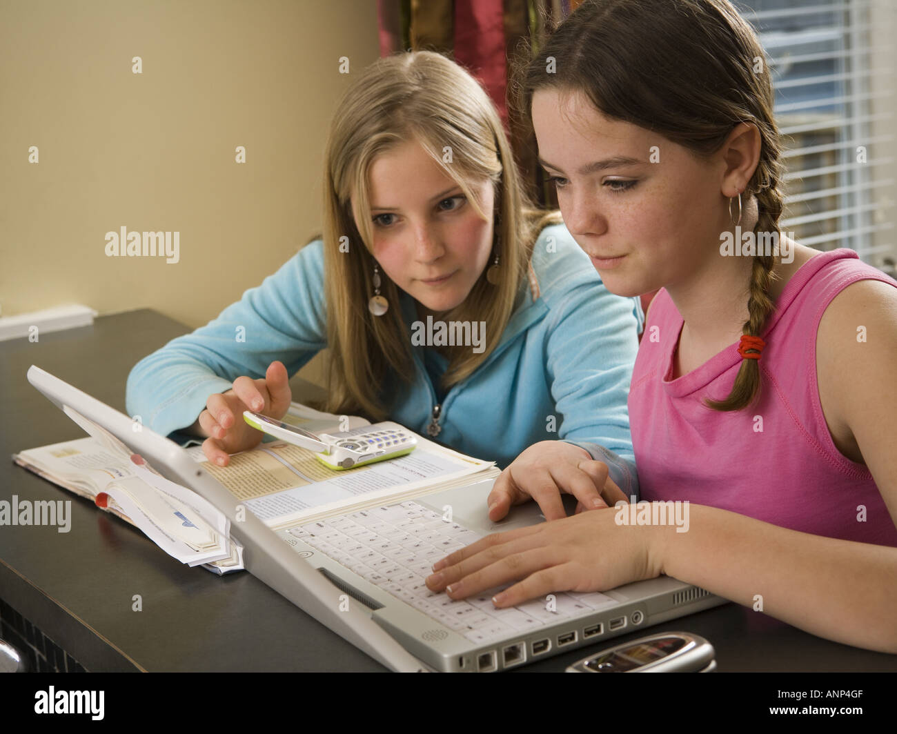 Tween girls working hi-res stock photography and images - Alamy