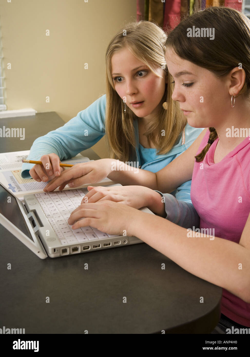 Tween girls working hi-res stock photography and images - Alamy