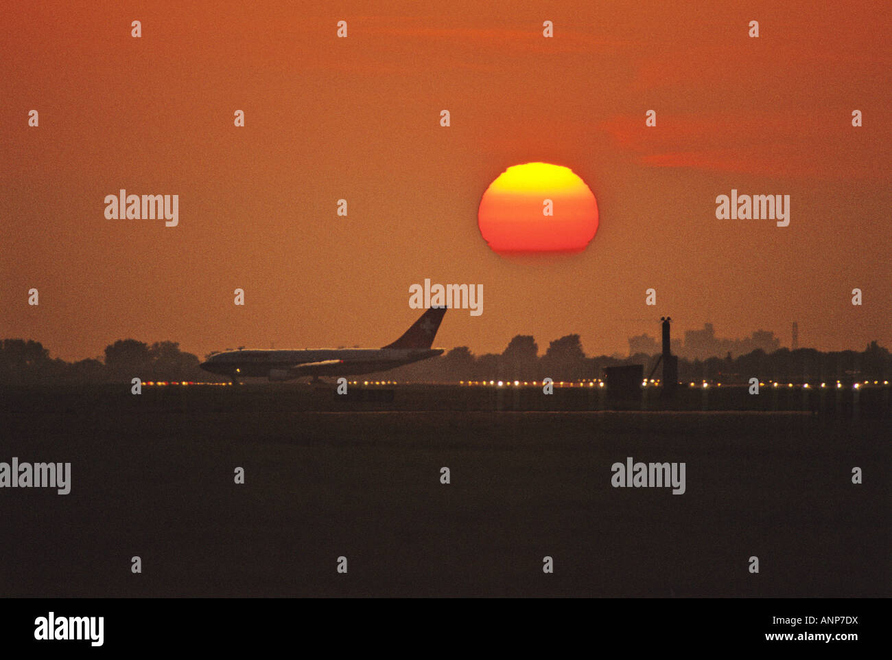The Sunset over Heathrow Airport Stock Photo - Alamy The Sunset over Heathrow Airport Stock Photo - Alamy