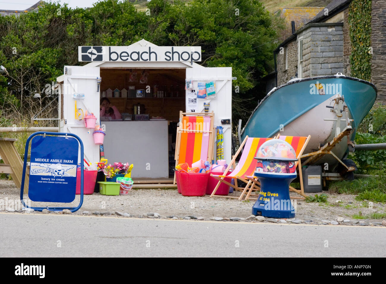 Beach hut shop in Port Gaverne Cornwall Stock Photo - Alamy