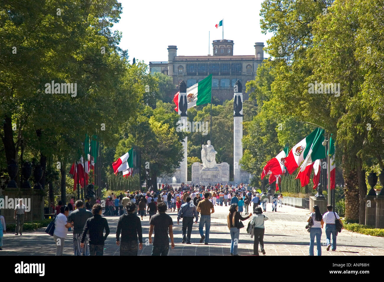 A view of the Monument to the Heroic Cadets with Chapultepec Castle in ...