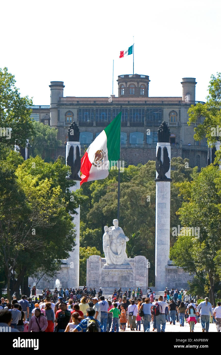 The Monument of the Heroic Cadets with the Chapultepec Castle in the ...