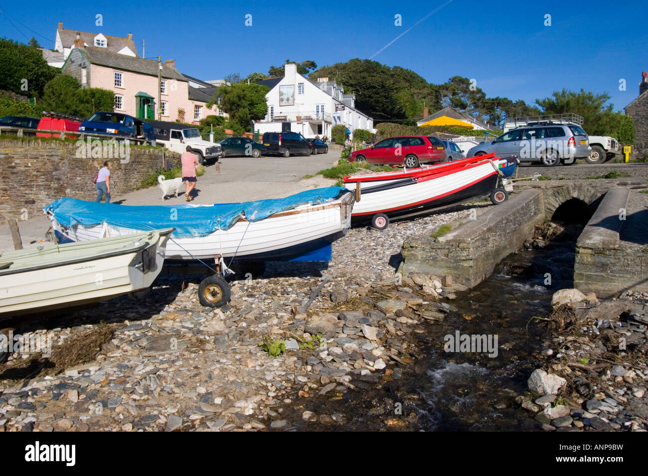 The beach at Port Gaverne in North Cornwall Stock Photo - Alamy