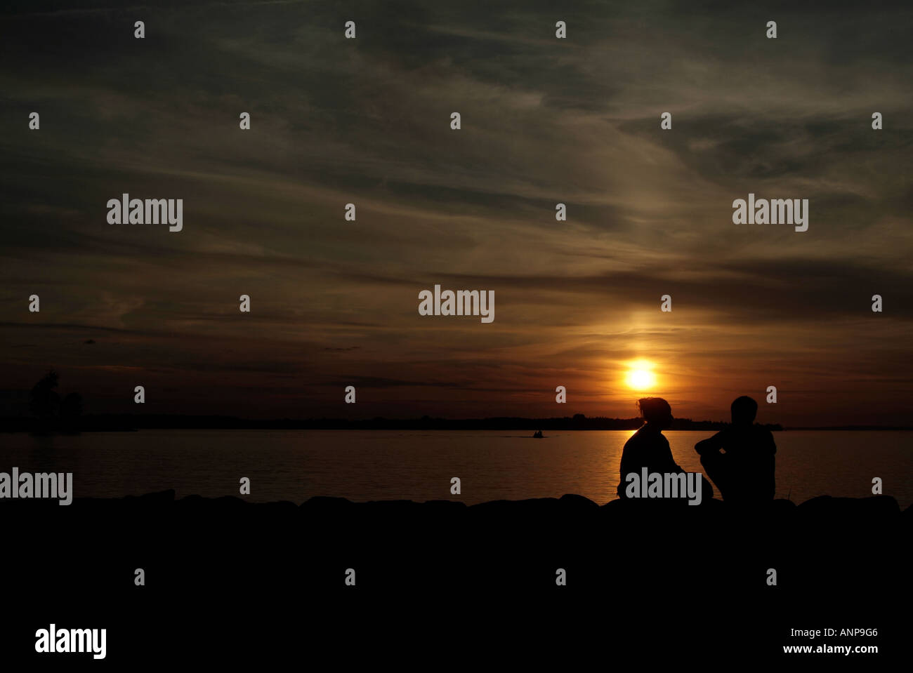 Dumped love hi-res stock photography and images - Alamy