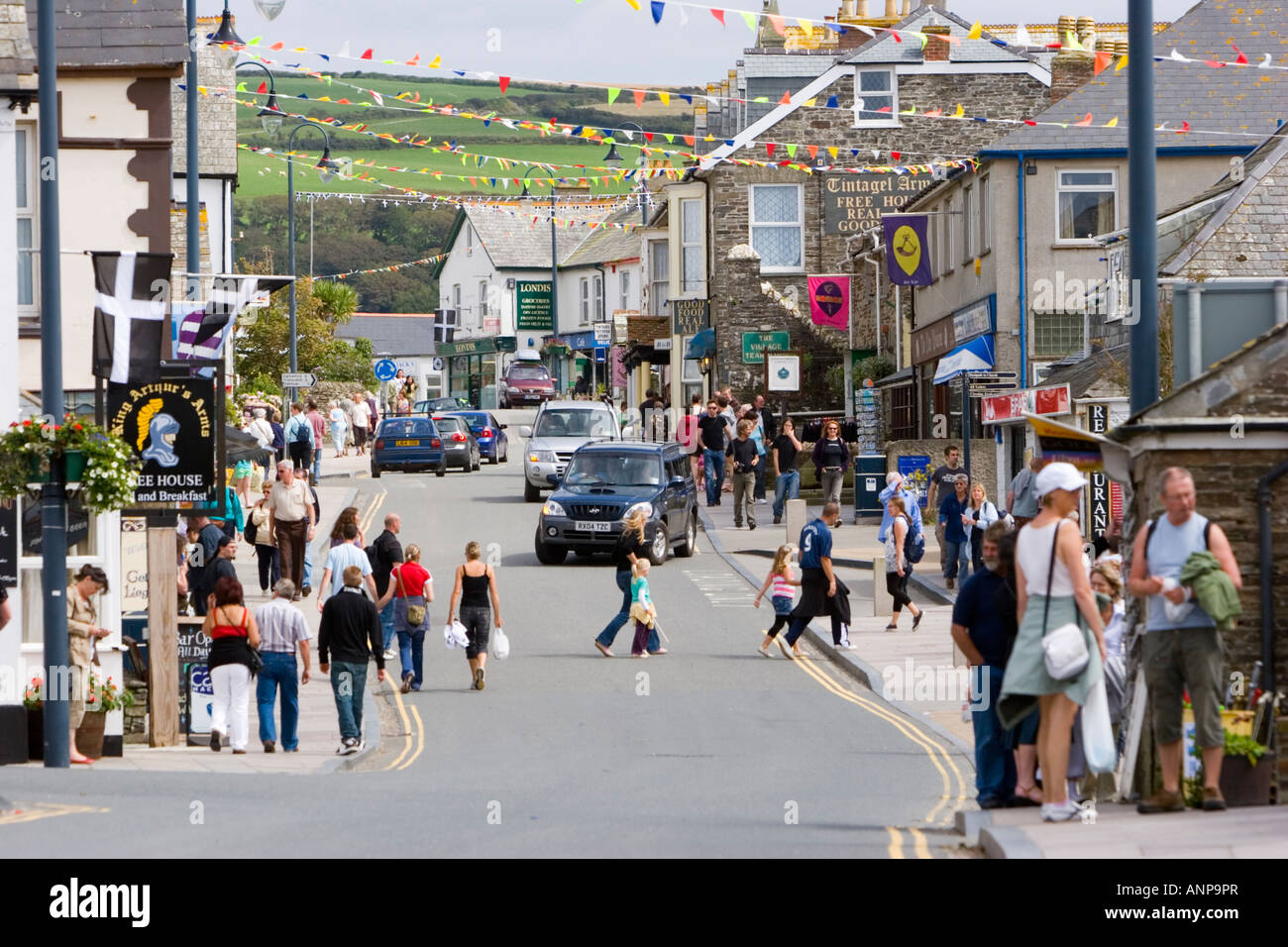 Street scene showing buildings hi-res stock photography and images - Alamy