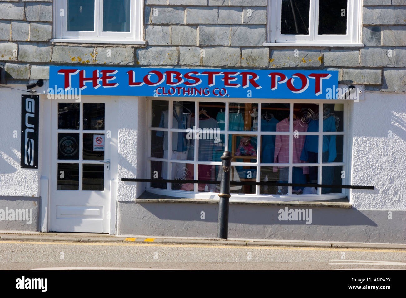 The Lobster Pot a clothing shop in Padstow Stock Photo - Alamy
