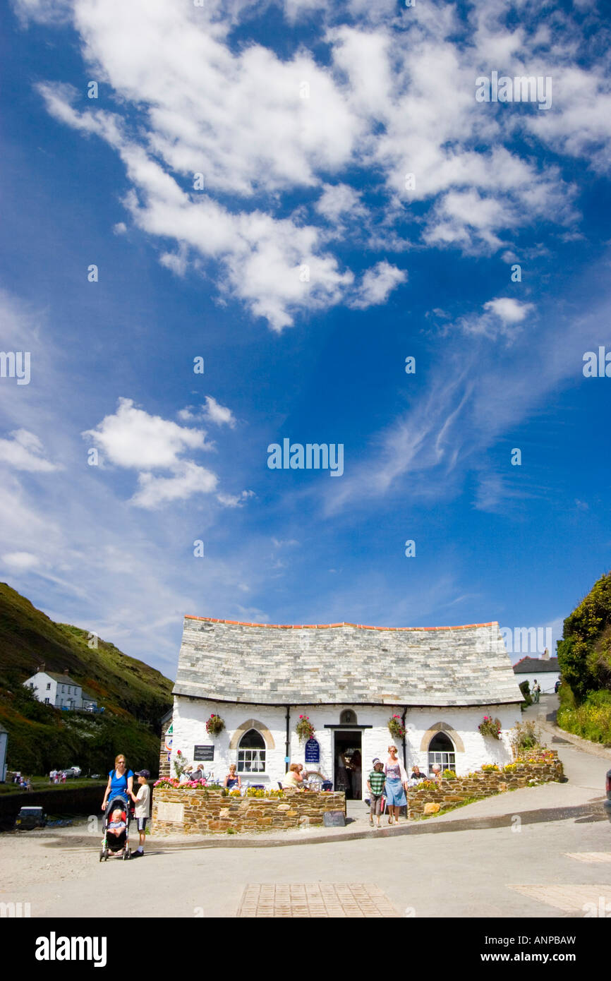 The Harbour Light tea shop in Boscastle Stock Photo - Alamy