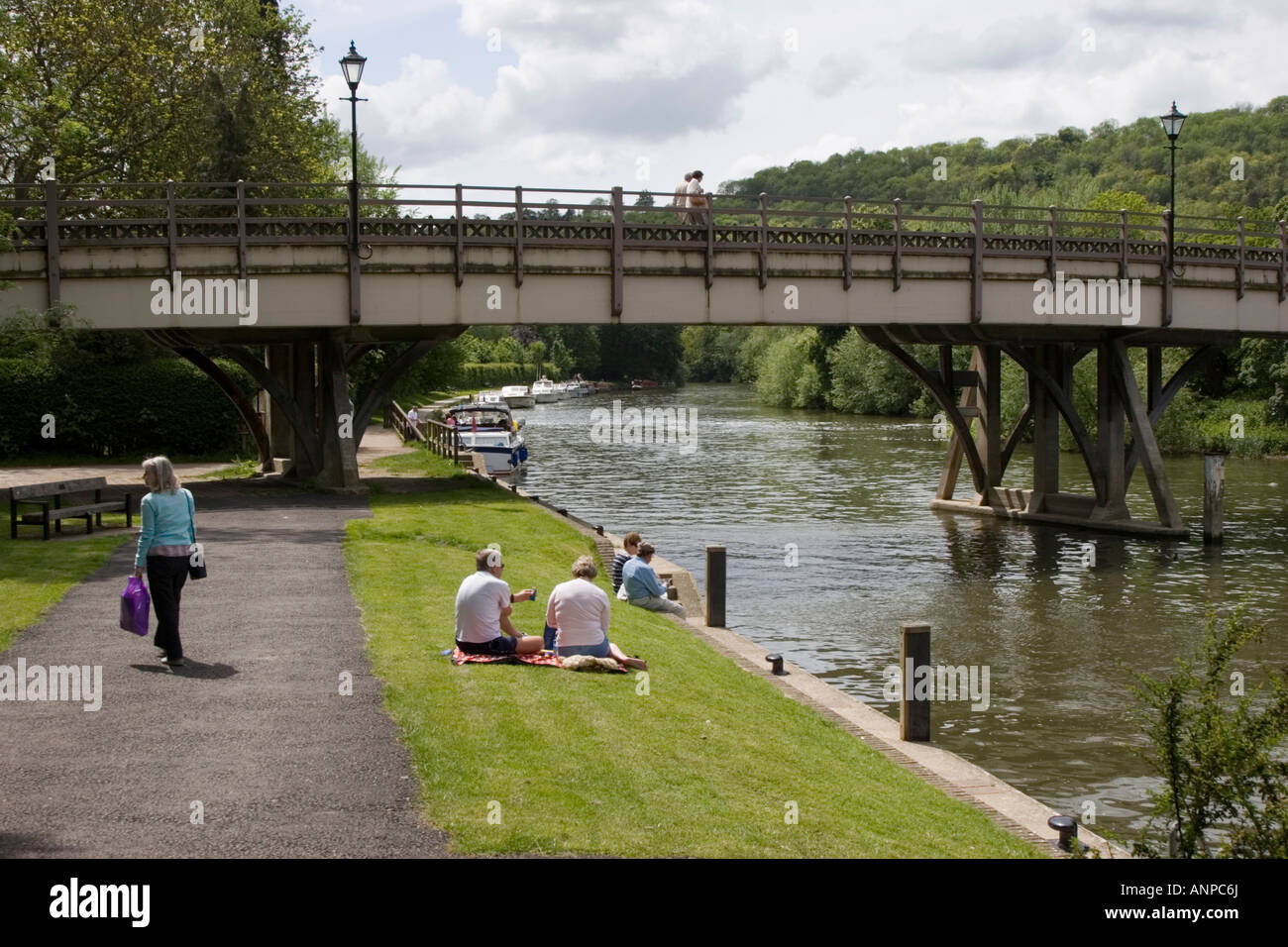 The Goring and Streatley Bridge crossing the River Thames Stock Photo ...