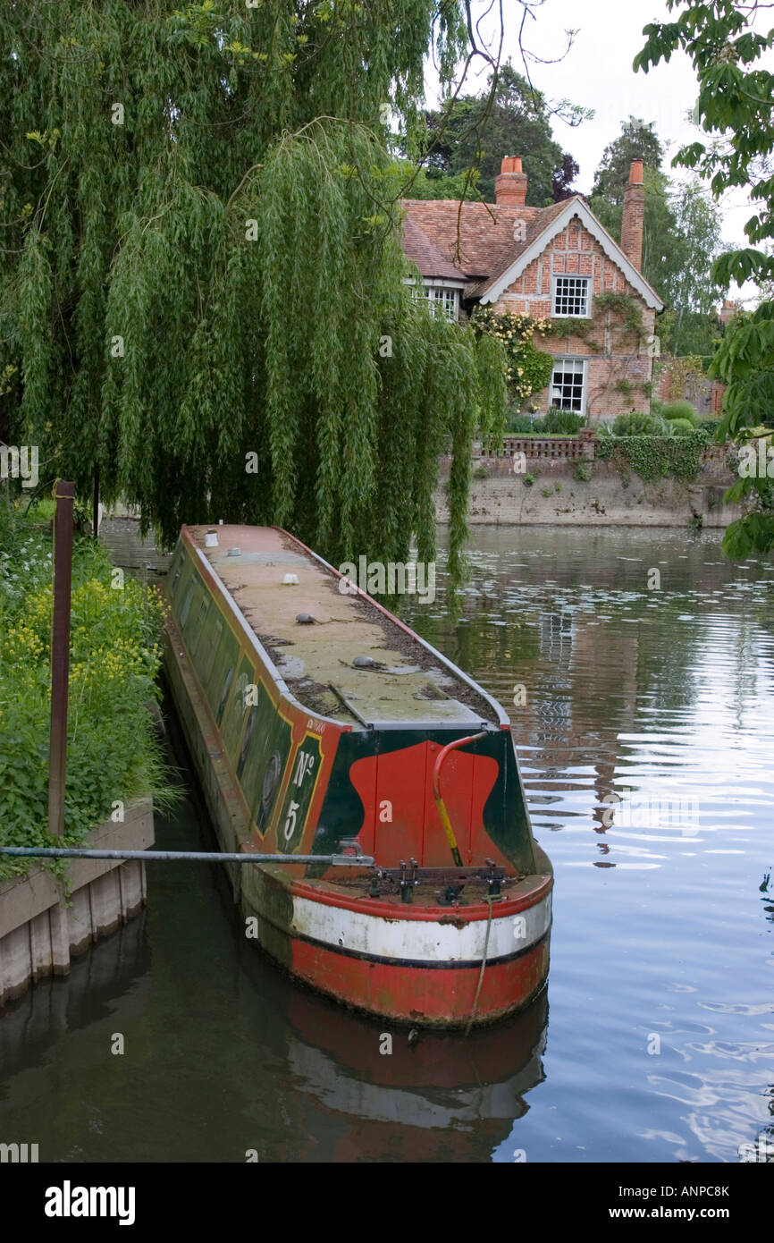 Thames canal boat hi-res stock photography and images - Alamy