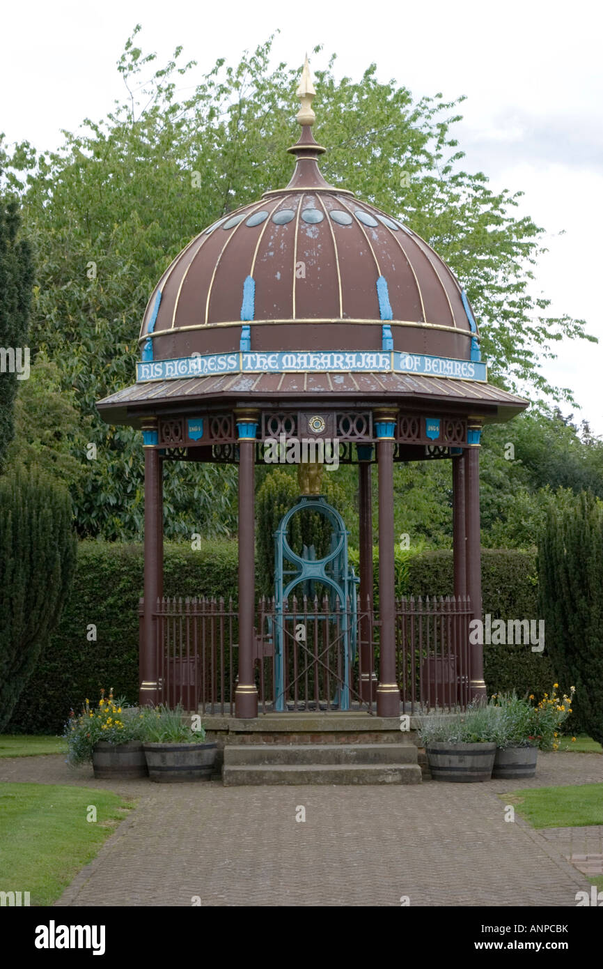 The covered Maharaja s Well in the vilage of Stoke Row Stock Photo - Alamy