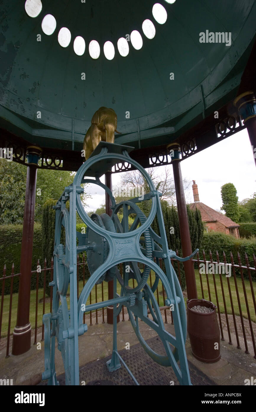 The covered Maharaja s Well in the vilage of Stoke Row Stock Photo - Alamy